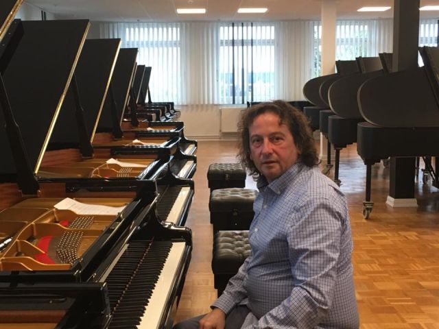 Horia Mihail - în turneu naţional extraordinar cu ''pianul călător ...
