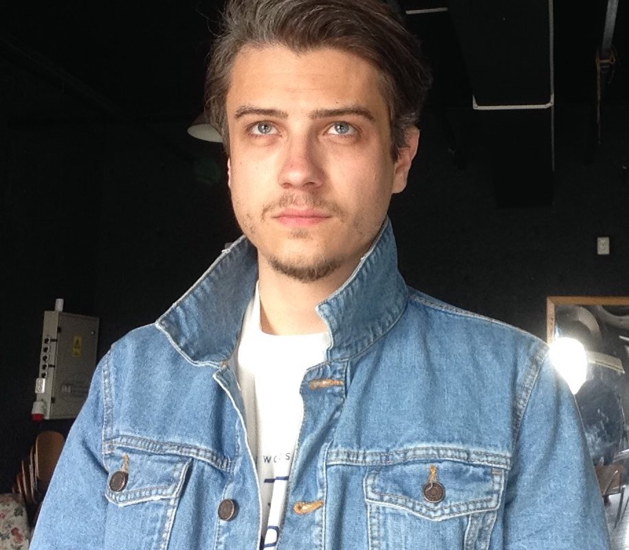 Daniel Achim, actor: “Dacă am fi un pic mai inteligenţi am putea trăi ...