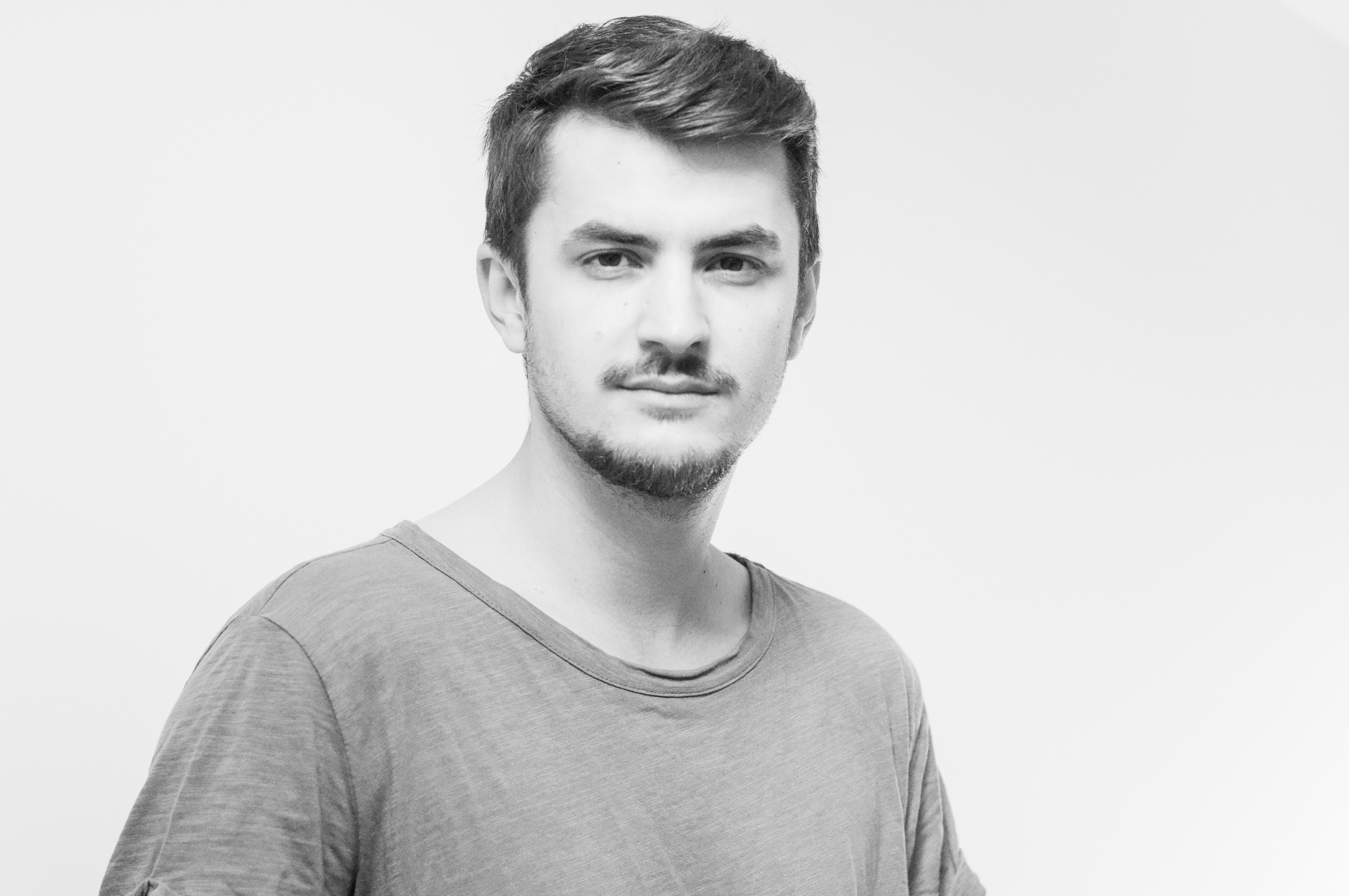 Vlad Udrescu, actor: ʺMi-aș dori o Românie îndrăzneațăʺ